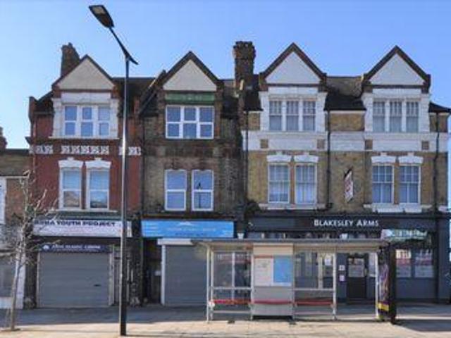 2 Bedrooms Flat for rent in Station Road, London E12