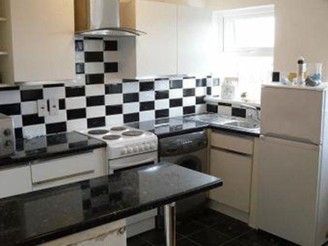 2 Bedrooms Flat for rent in Station Road, London E17