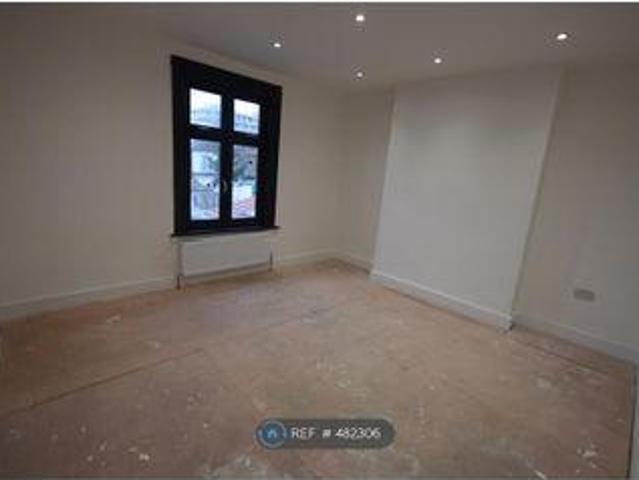2 Bedrooms Flat for rent in Station Road, London N3