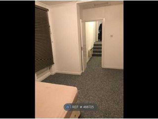 2 Bedrooms Flat for rent in Station Road, London NW4