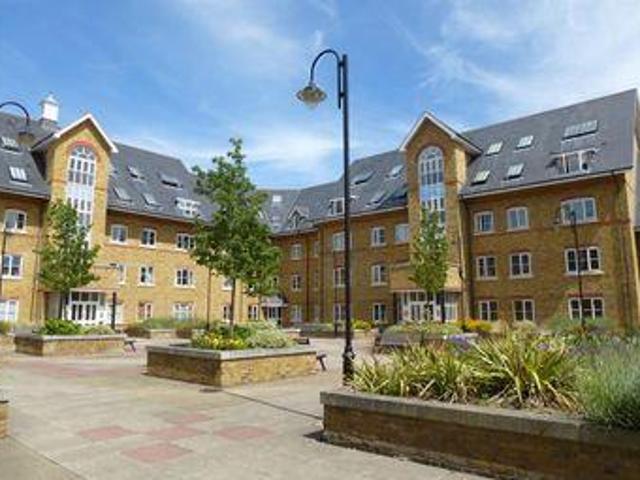 2 Bedrooms Flat for rent in Station Road, Ware SG12