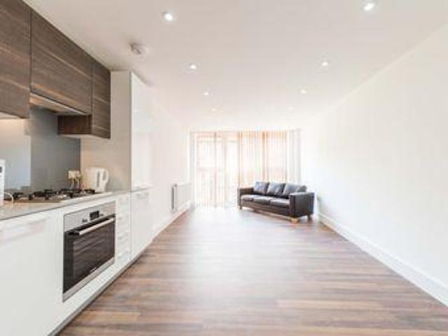 2 Bedrooms Flat for rent in Station Road, West Hendon NW4