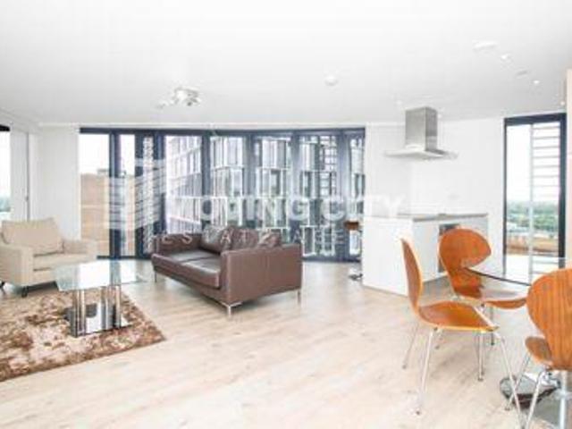 2 Bedrooms Flat for rent in Station Street, London E15