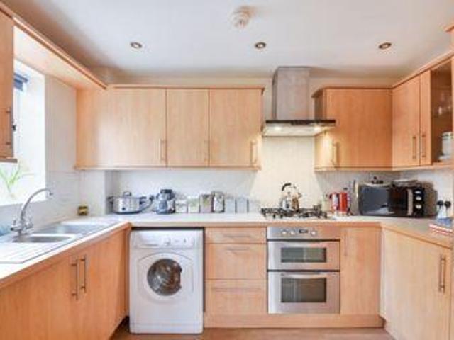 2 Bedrooms Flat for rent in Stavely Way, Nottingham NG2
