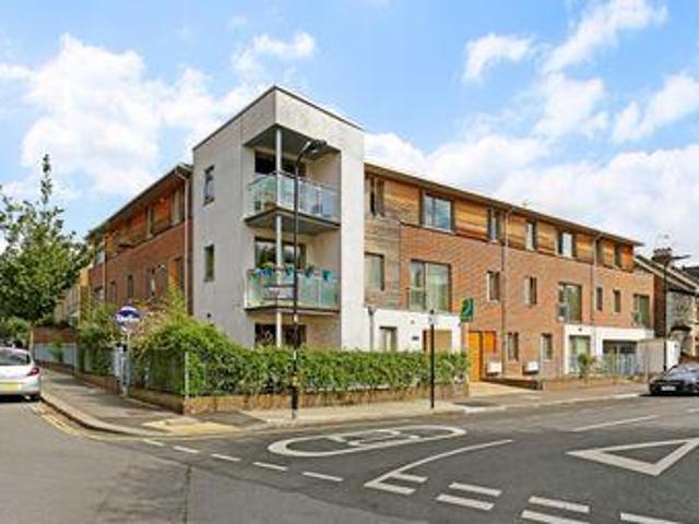 2 Bedrooms Flat for rent in Steele Road, London W4