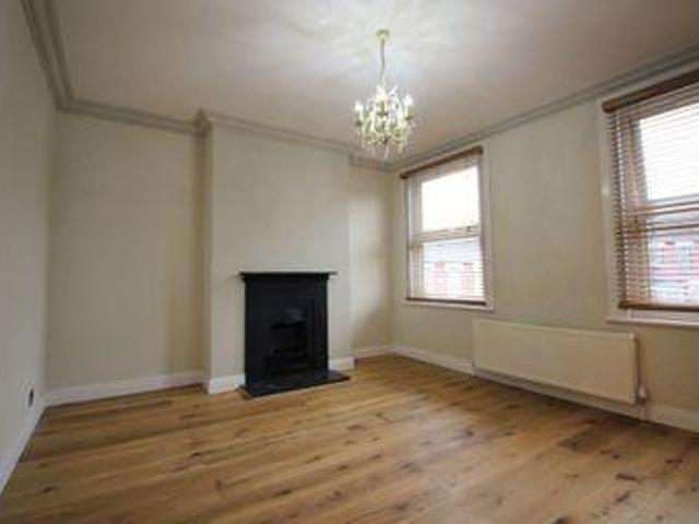 2 Bedrooms Flat for rent in Steele Road, Tottenham N17