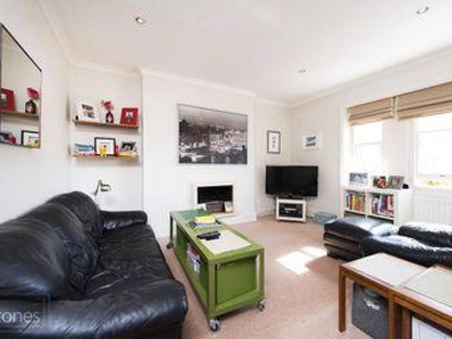 2 Bedrooms Flat for rent in Steeles Road, Belsize Park, London NW3