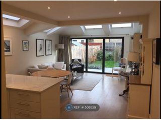 2 Bedrooms Flat for rent in Steerforth Street, Earlsfield SW18