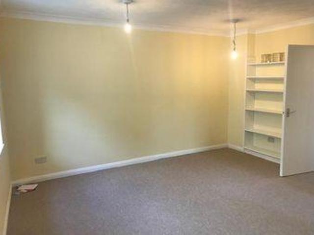 2 Bedrooms Flat for rent in Steine Street, Brighton BN2