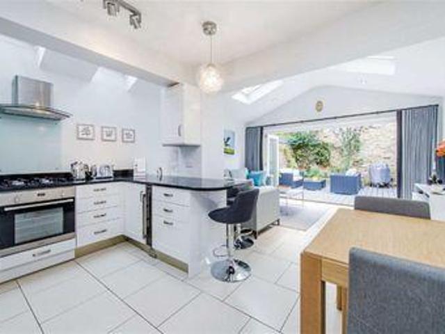 2 Bedrooms Flat for rent in Stephendale Road, Fulham, London SW6