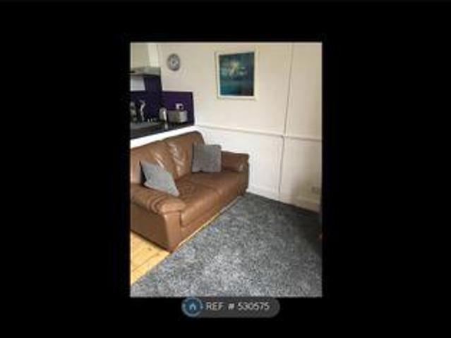 2 Bedrooms Flat for rent in Stewart Terrace Gorgie, Edinburgh EH11