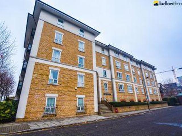 2 Bedrooms Flat for rent in Stewart Street, London E14