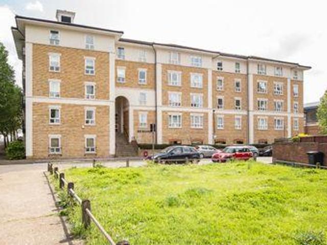 2 Bedrooms Flat for rent in Stewart Street, London E14