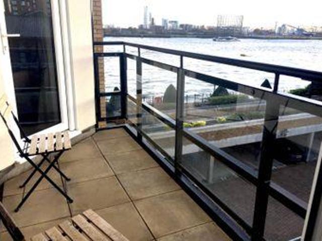 2 Bedrooms Flat for rent in Stewart Street, London E14
