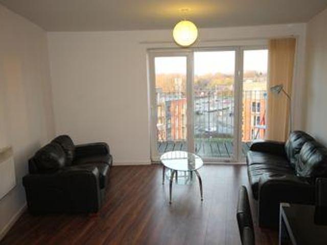 2 Bedrooms Flat for rent in Stillwater Drive, Manchester M11