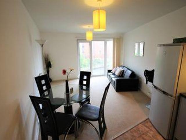 2 Bedrooms Flat for rent in Stillwater Drive, Manchester M11