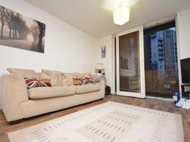 2 Bedrooms Flat for rent in Stillwater Drive, Manchester M11