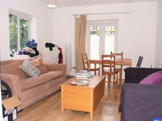 2 Bedrooms Flat for rent in Stockwell Road, London SW9