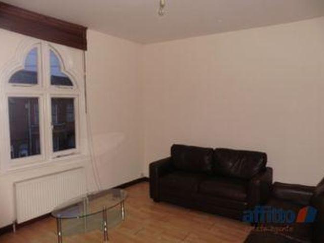 2 Bedrooms Flat for rent in Stockwood Crescent, Luton LU1