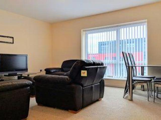 2 Bedrooms Flat for rent in Stockport Road, Manchester M13