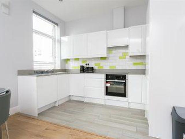 2 Bedrooms Flat for rent in Stoke Newington High Street, London N16