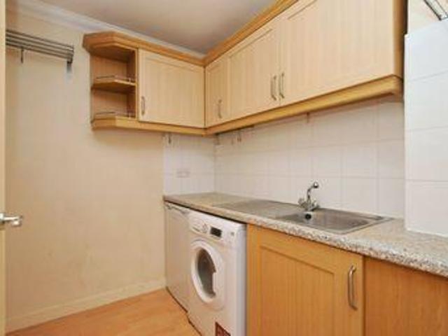 2 Bedrooms Flat for rent in Stoke Newington High Street, London N16