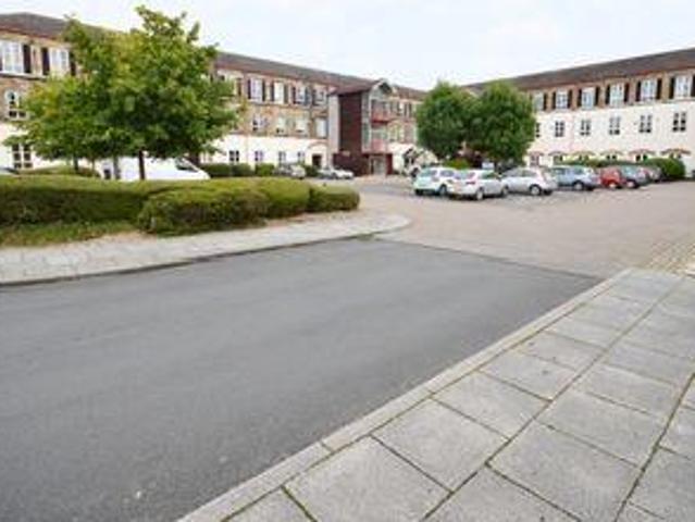 2 Bedrooms Flat for rent in Stone Mill Court, Meanwood, Leeds, West Yorkshire. LS6
