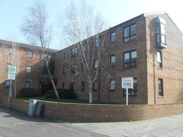 2 Bedrooms Flat for rent in Stonefield Park, Paisley PA2
