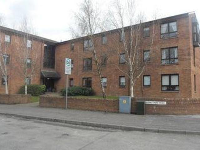 2 Bedrooms Flat for rent in Stonefield Park, Paisley, Renfrewshire PA2
