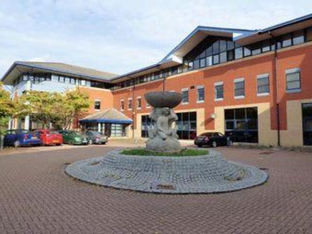 2 Bedrooms Flat for rent in Stonehill Green, Westlea, Swindon SN5, Swindon