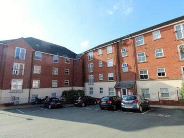2 Bedrooms Flat for rent in Stonemere Drive, Manchester M26