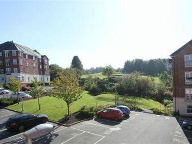 2 Bedrooms Flat for rent in Stonemere Drive, Radcliffe, Manchester M26
