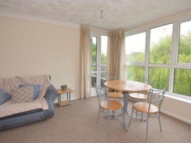 2 Bedrooms Flat for rent in Storthwood Court, Ranmoor S10
