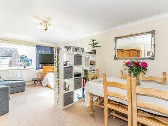2 Bedrooms Flat for rent in Stratford Court, Kingston Road, New Malden KT3