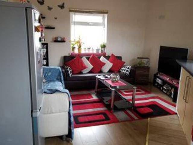 2 Bedrooms Flat for rent in Stratford Road, Birmingham B11