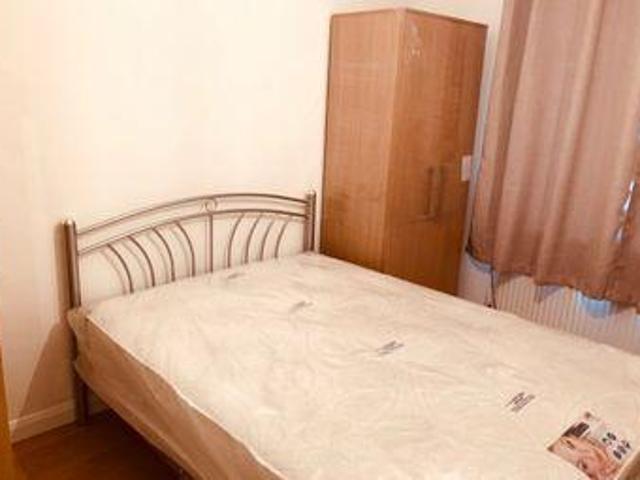 2 Bedrooms Flat for rent in Stratford Road, Hayes UB4