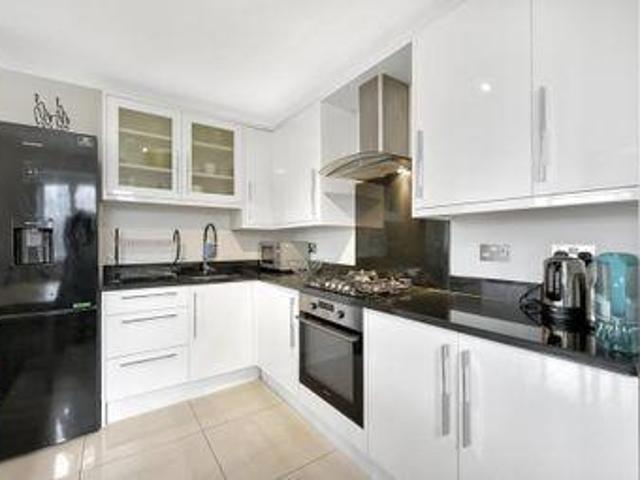 2 Bedrooms Flat for rent in Strathdon Drive, London SW17