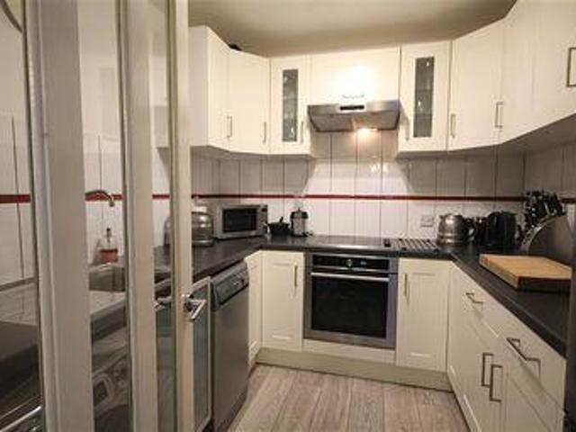 2 Bedrooms Flat for rent in Stratheden Place, Reading RG1