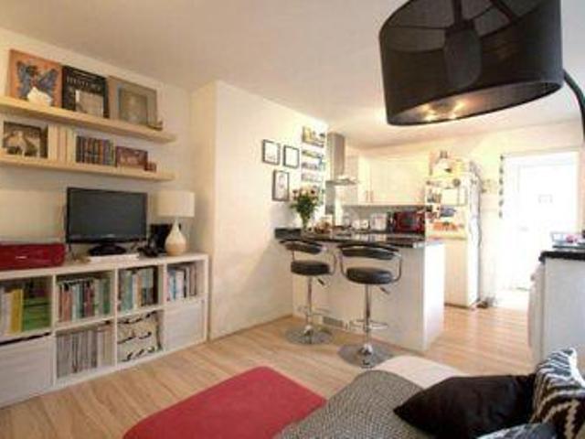 2 Bedrooms Flat for rent in Strathlaven Road, Brixton, London SW2