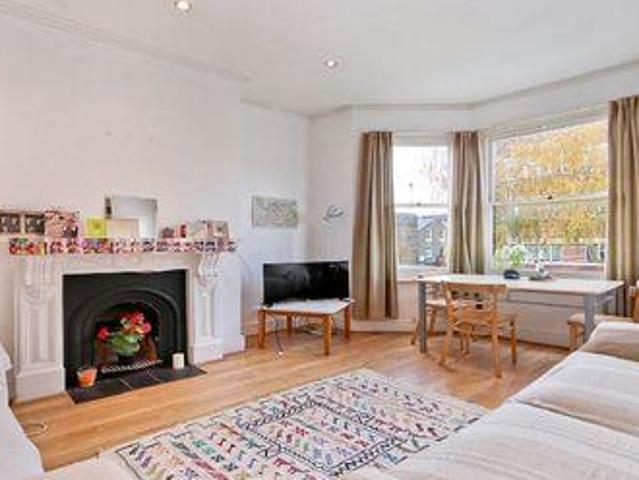 2 Bedrooms Flat for rent in Strathleven Road, London SW2
