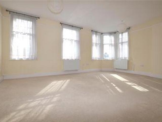 2 Bedrooms Flat for rent in Streatham High Road, London SW16
