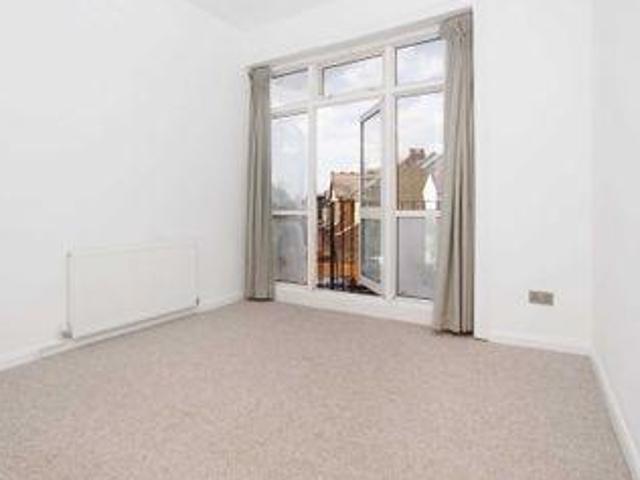 2 Bedrooms Flat for rent in Streathbourne Road, London SW17