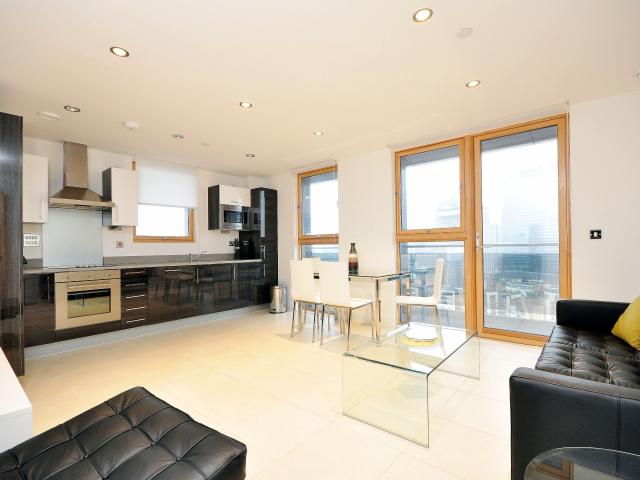 2 Bedrooms Flat for Rent in Streamlight Tower | Foxtons