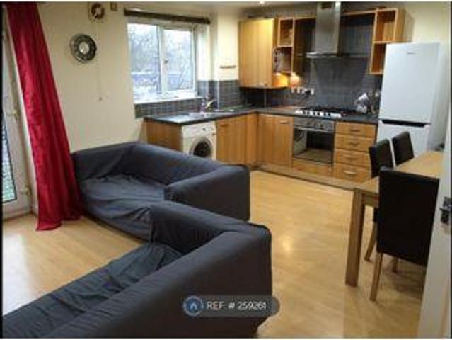 2 Bedrooms Flat for rent in Stretford Road, Manchester M15