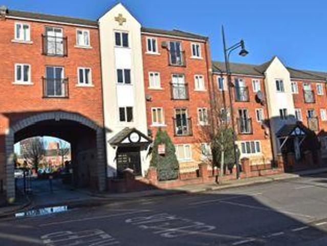 2 Bedrooms Flat for rent in Stretford Road, Manchester M15
