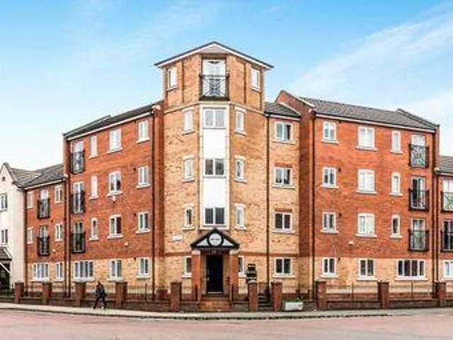 2 Bedrooms Flat for rent in Stretford Road, Manchester M15