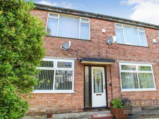 2 Bedrooms Flat for rent in Stretford Road, Urmston, Manchester M41