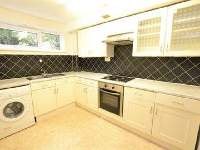 2 Bedrooms Flat for rent in Sutherland Close, Barnet, Hertfordshire EN5