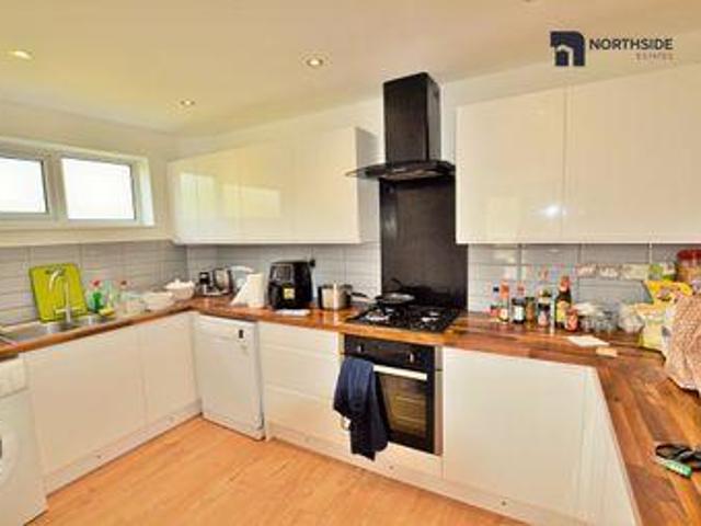 2 Bedrooms Flat for rent in Sutherland Close, High Barnet EN5