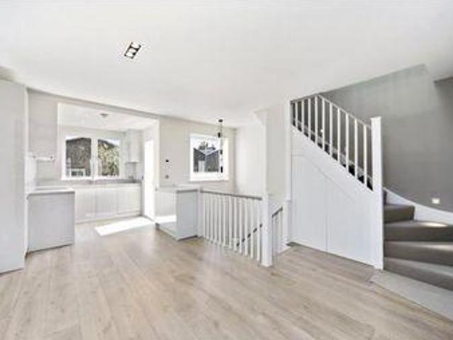 2 Bedrooms Flat for rent in Sutherland Place, Notting Hill W2